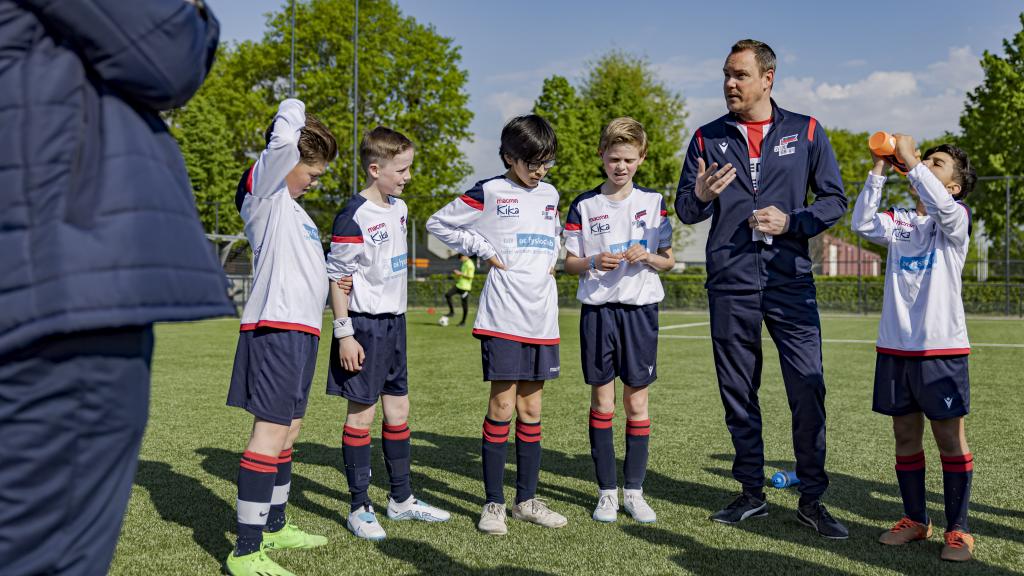 Voetbalcoach veldvoetbal opleidingen | KNVB