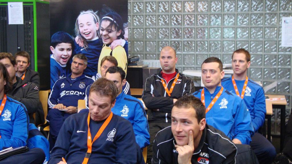 Voetbalcoach veldvoetbal opleidingen | KNVB