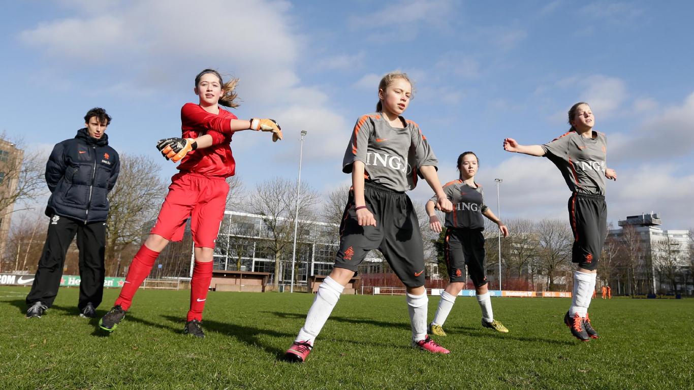 Rekken tijdens warming-up | KNVB