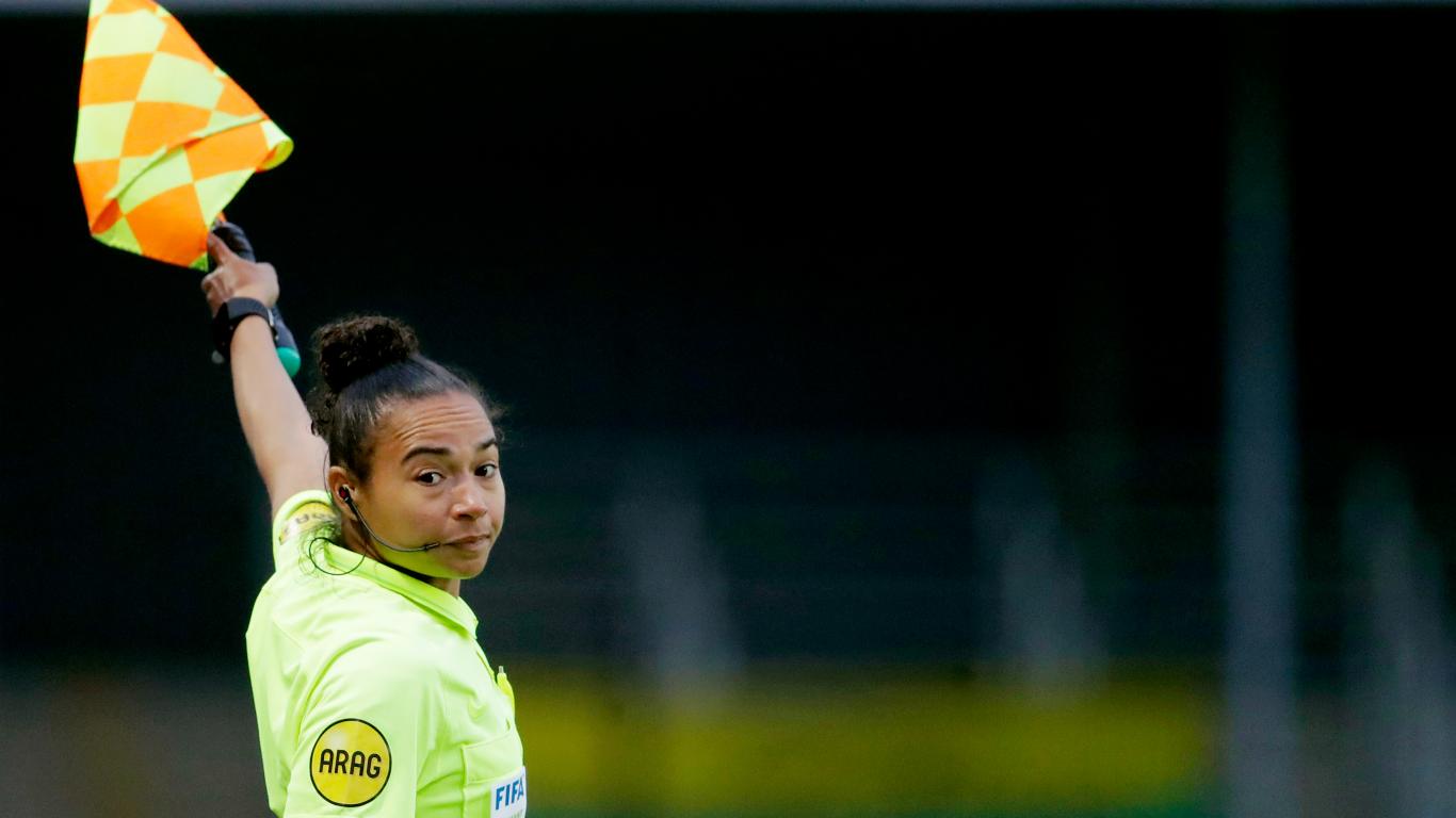 Overtoom assistent-scheidsrechter op WK onder 17 in India | KNVB