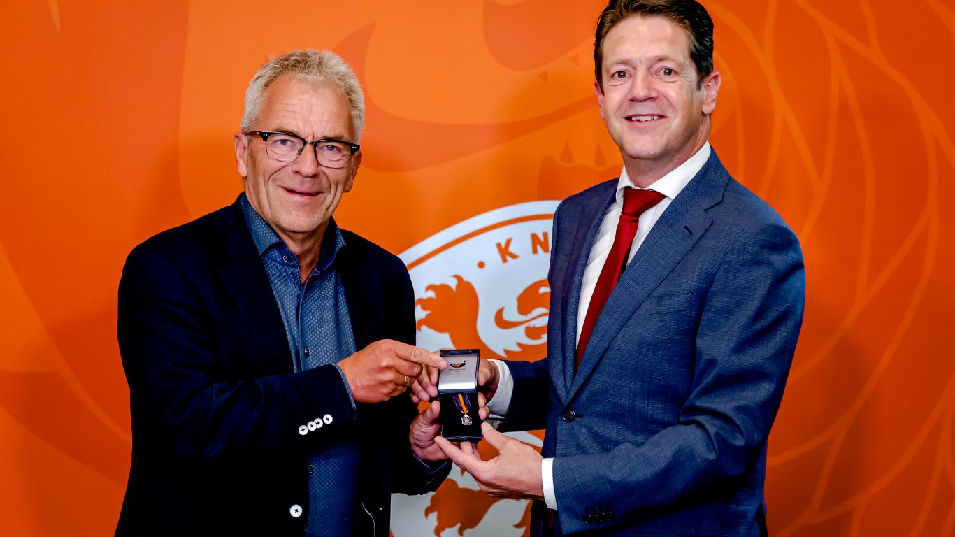 Eric Gudde en Martin Sturkenboom benoemd tot bondsridder | KNVB