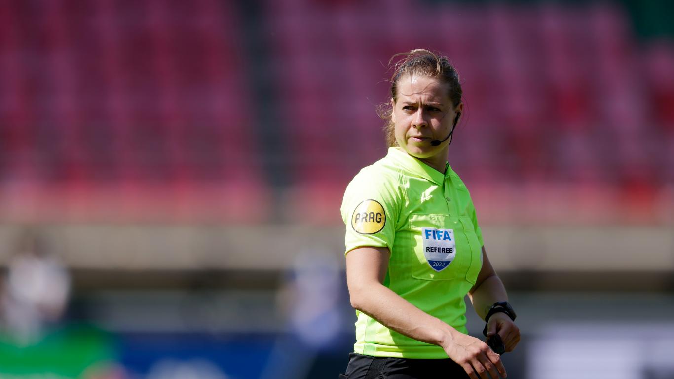Van der Helm fluit oefeninterland Roemenië - Tsjechië | KNVB