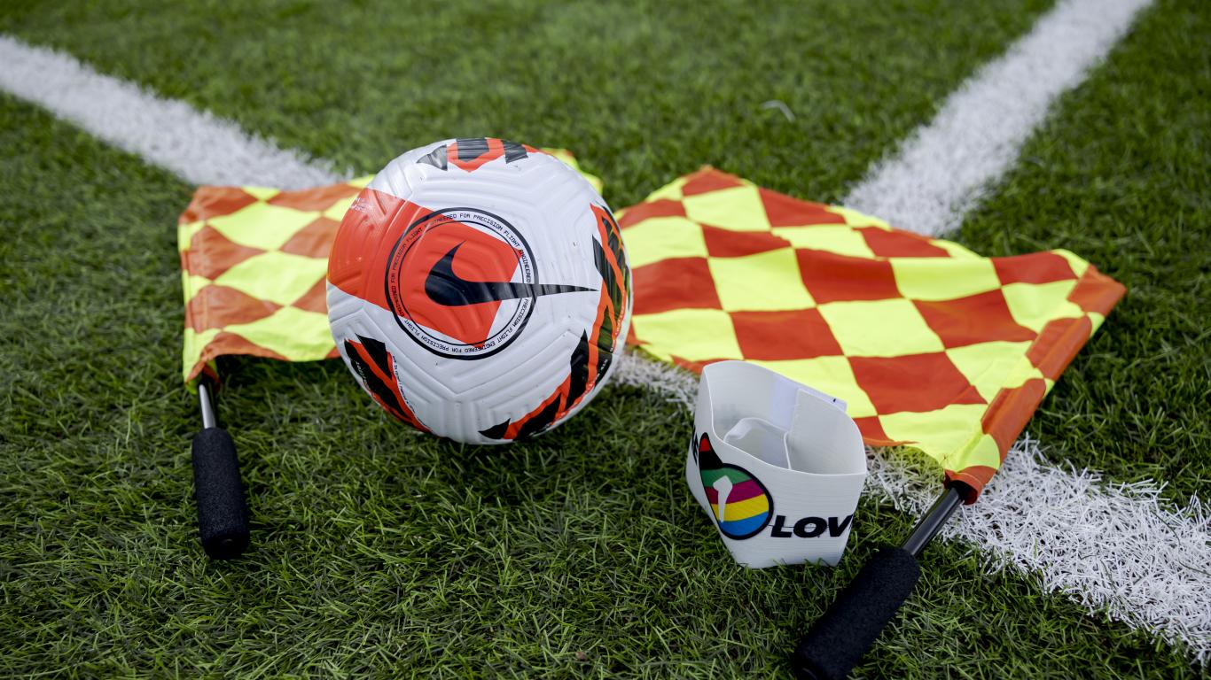 Assistent-scheidsrechter Nils van Kampen te gast bij ‘Rechter Rijtje ...