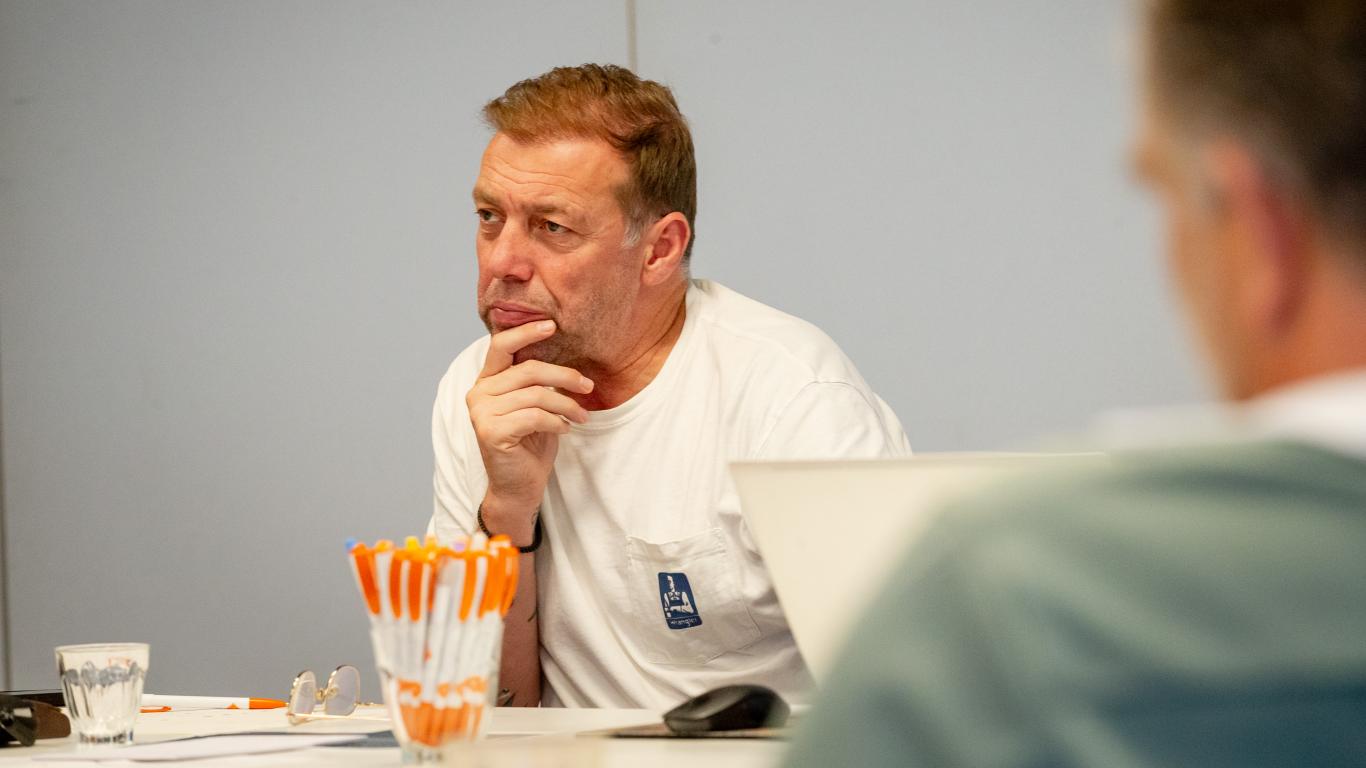 Voorwaardelijke boete voor Paul Bosvelt (technisch manager Go Ahead Eagles) | KNVB