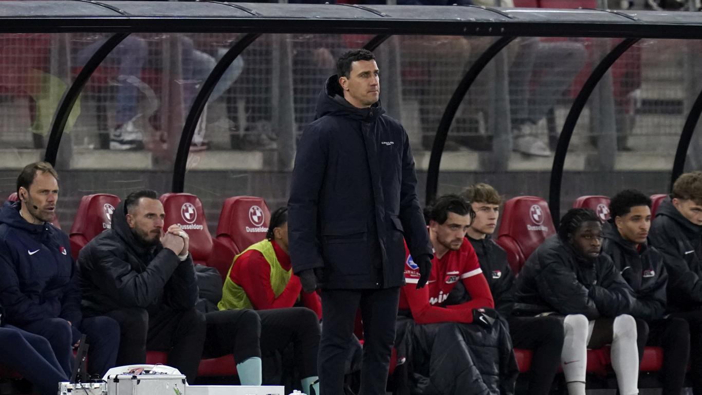 Trainer Maarten Martens mist volgend duel van AZ | KNVB