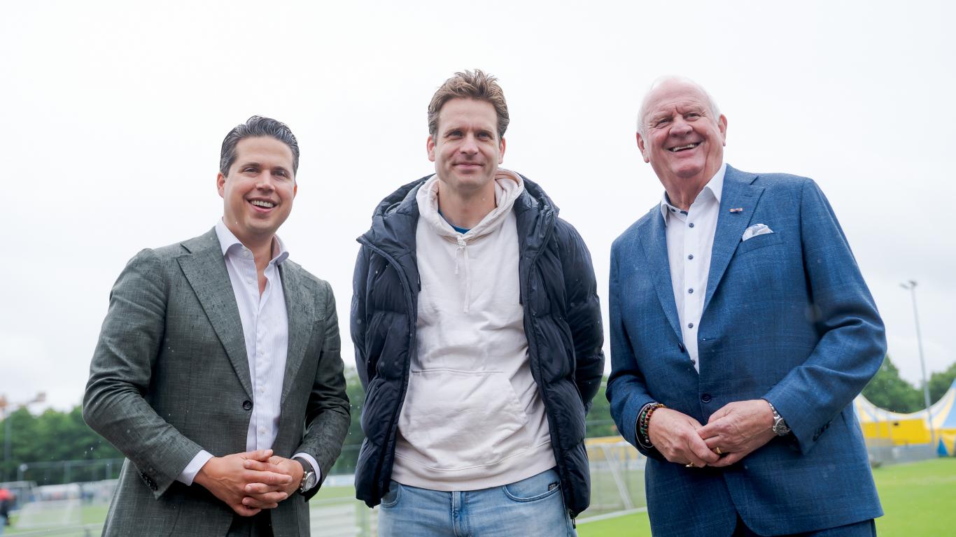 Nationaal Voetbalweekend: staatssecretaris Karremans bezoekt oude club ...