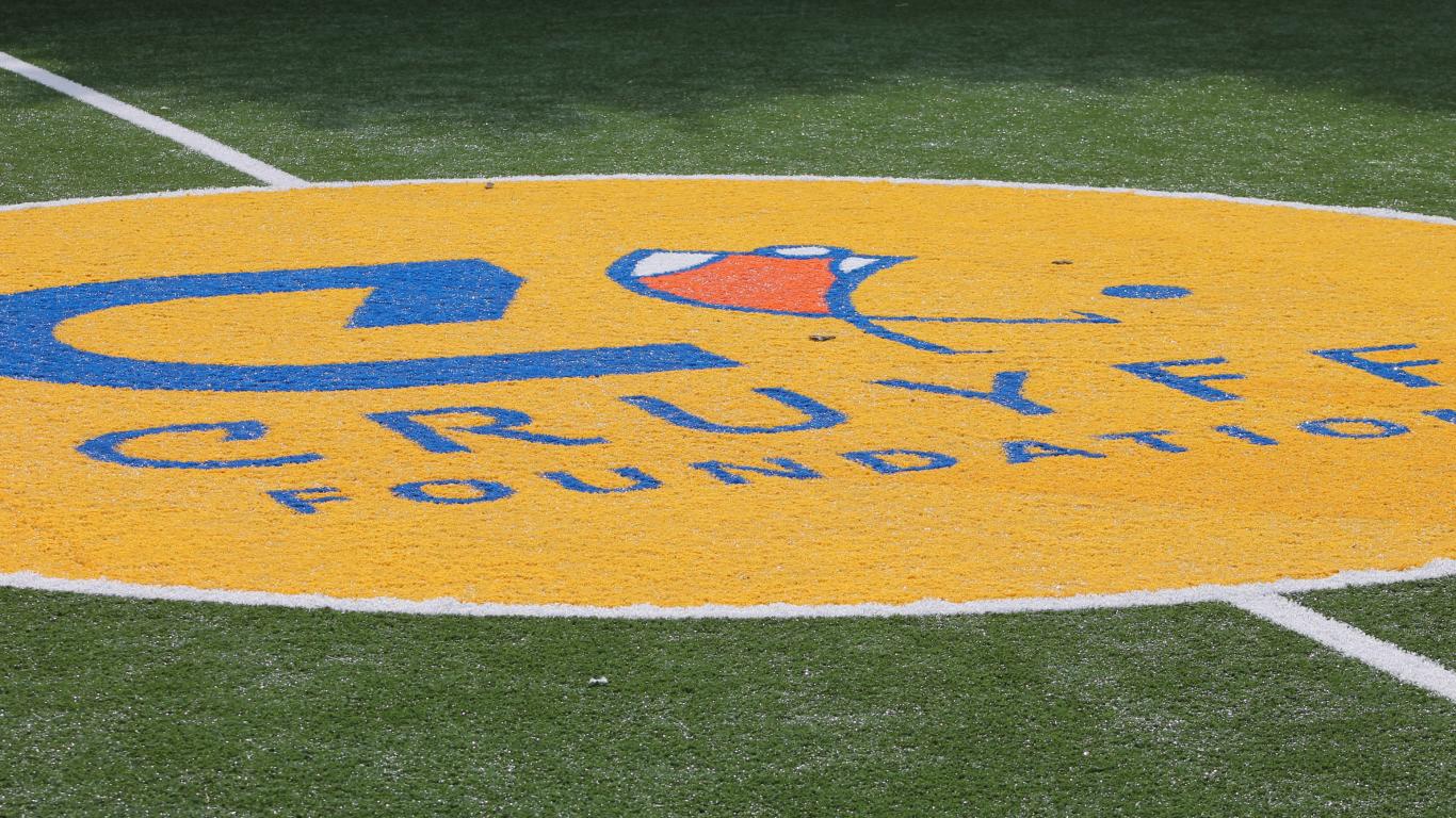 Azerion Vrouwen Eredivisie Talent van het Jaar krijgt eigen Cruyff ...