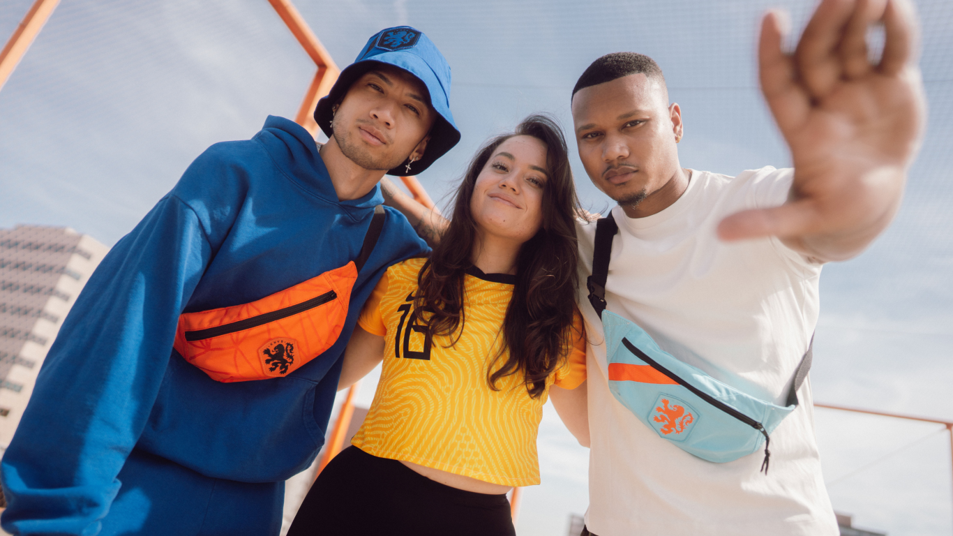 KNVB en FC88 geven oude voetbalkleding trendy nieuw leven | KNVB