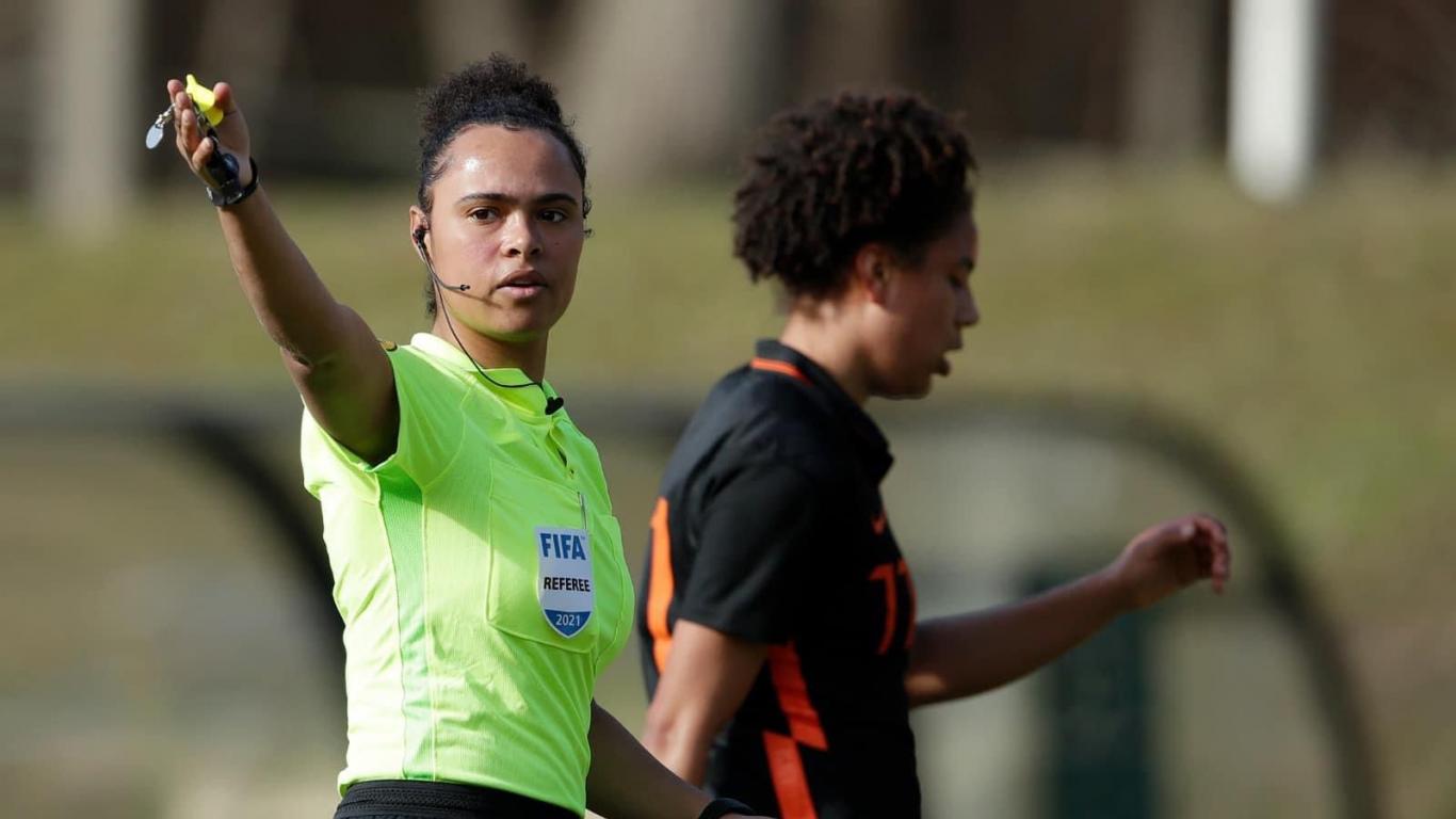 Internationaal debuut voor scheidsrechter Marisca Overtoom | KNVB
