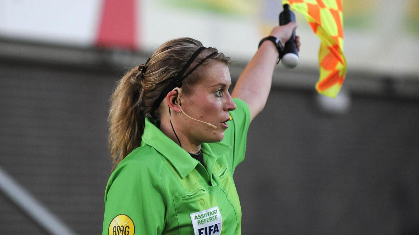 'Een vrouwelijke scheidsrechter in de Eredivisie is realiseerbaar' | KNVB