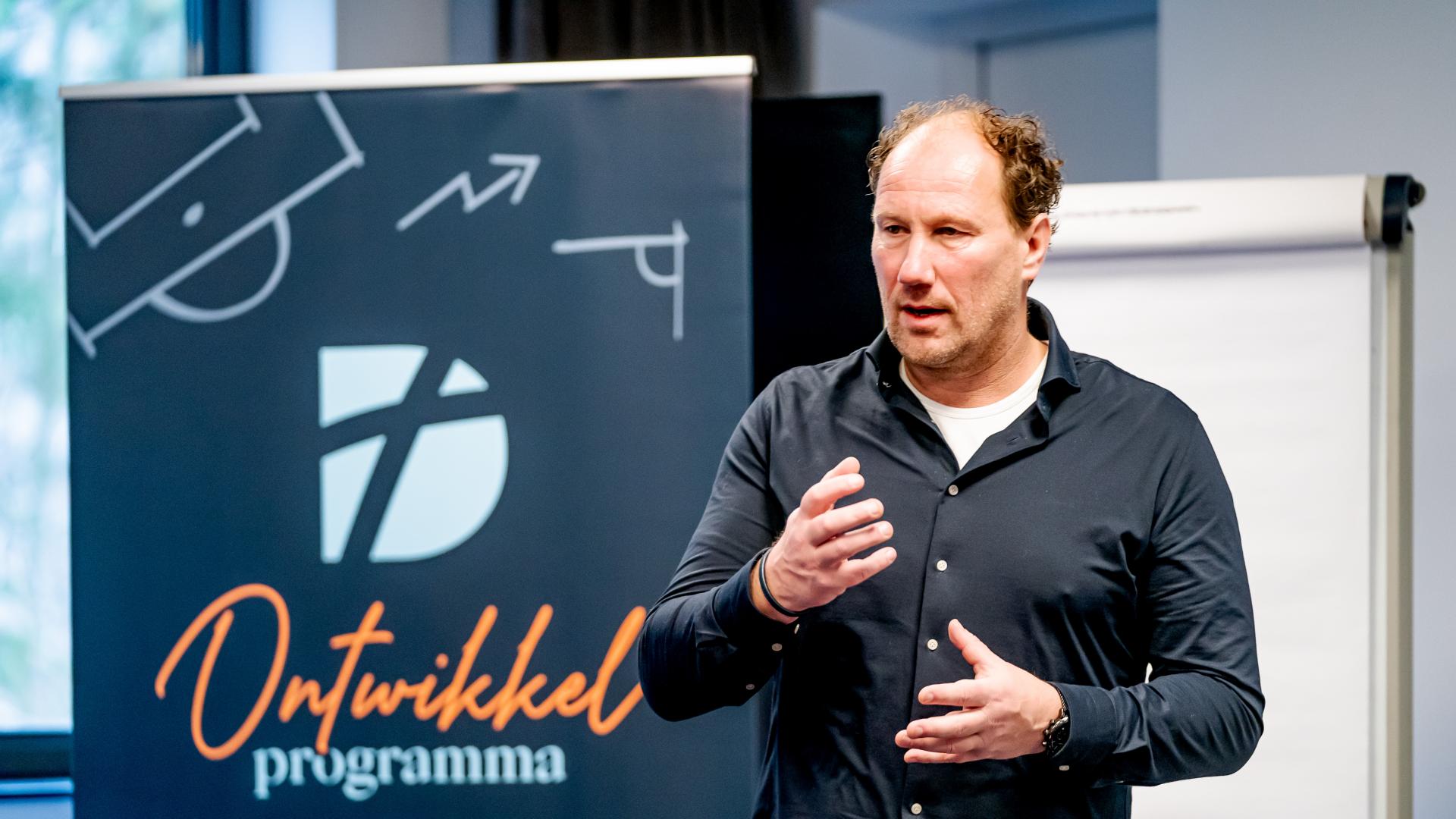 Nieuw ontwikkelprogramma voor technisch directeuren van start | KNVB