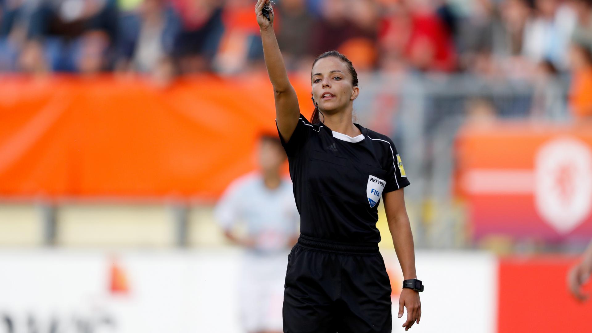 Voetbal heeft meer vrouwelijke scheidsrechters nodig | KNVB