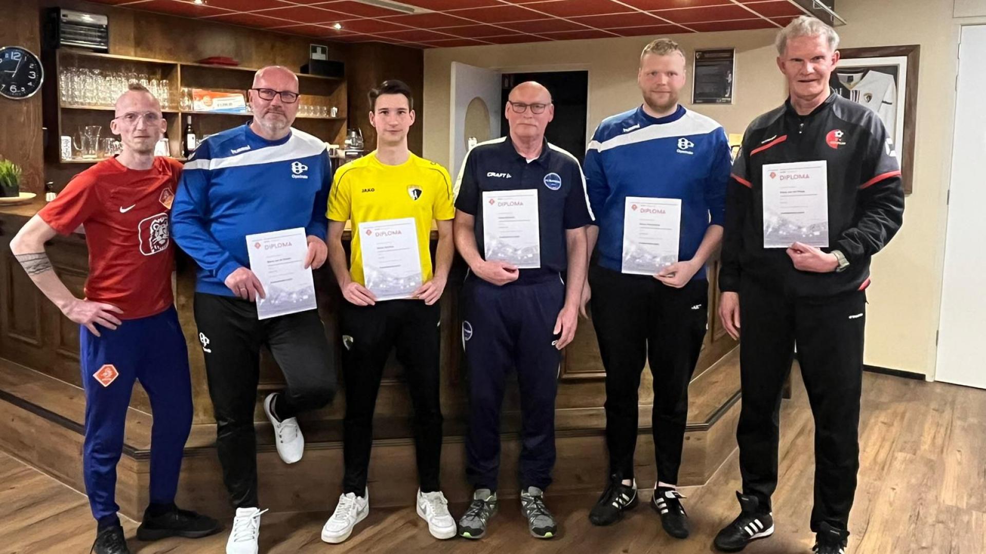 54 geslaagden opleiding voetbalkadercoach: meld je ook aan voor volgend ...