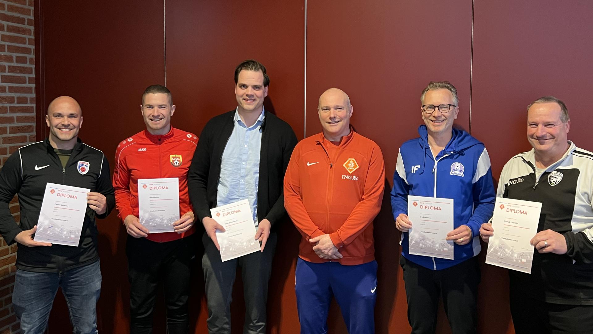 54 geslaagden opleiding voetbalkadercoach: meld je ook aan voor volgend ...