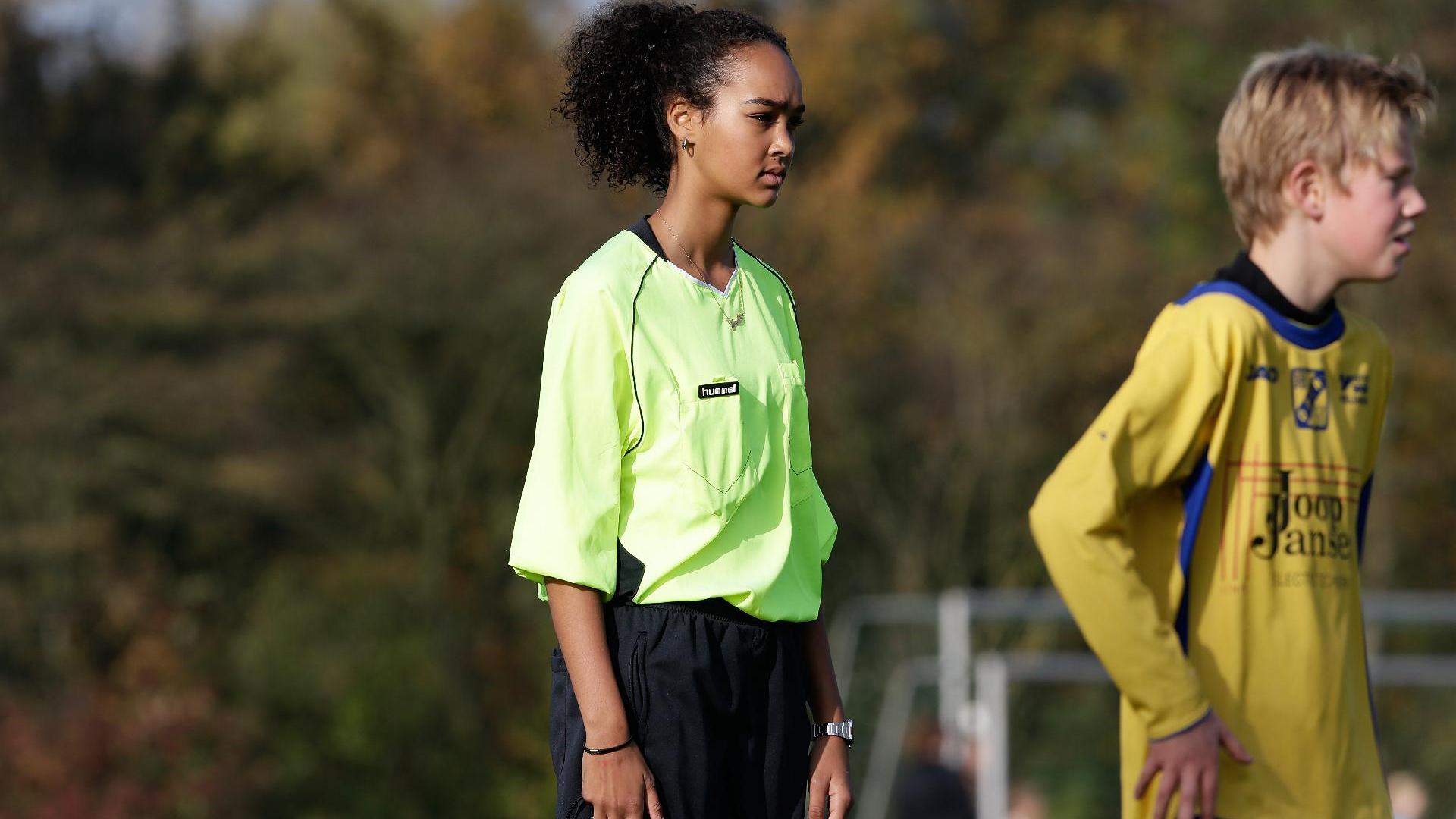 Meer vrouwen als (assistent-)scheidsrechter | KNVB