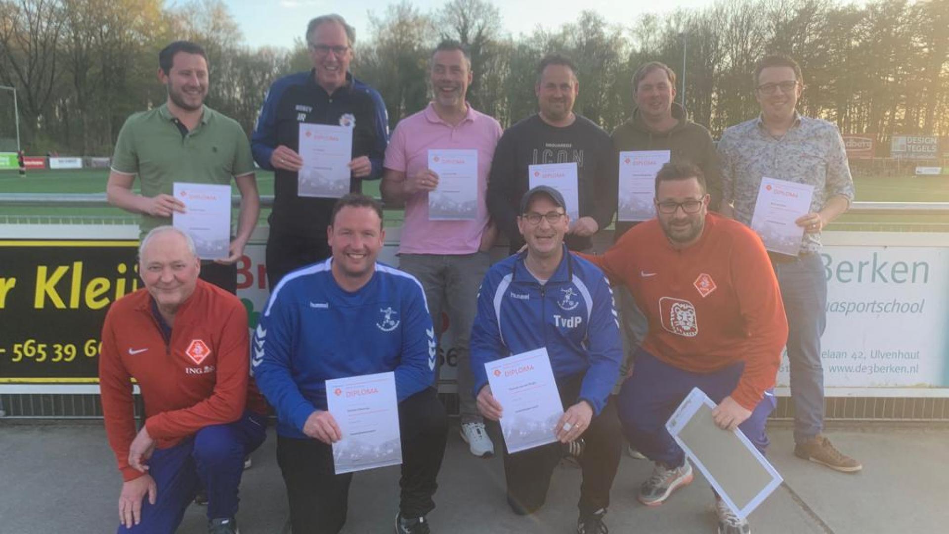 54 geslaagden opleiding voetbalkadercoach: meld je ook aan voor volgend ...