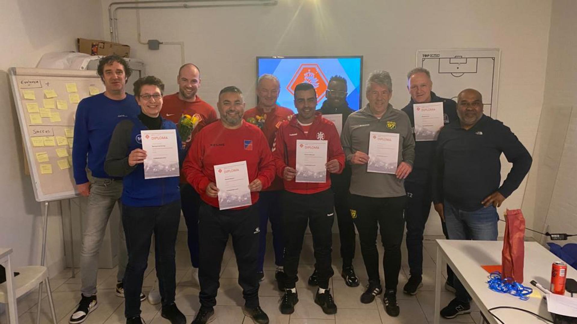54 geslaagden opleiding voetbalkadercoach: meld je ook aan voor volgend ...
