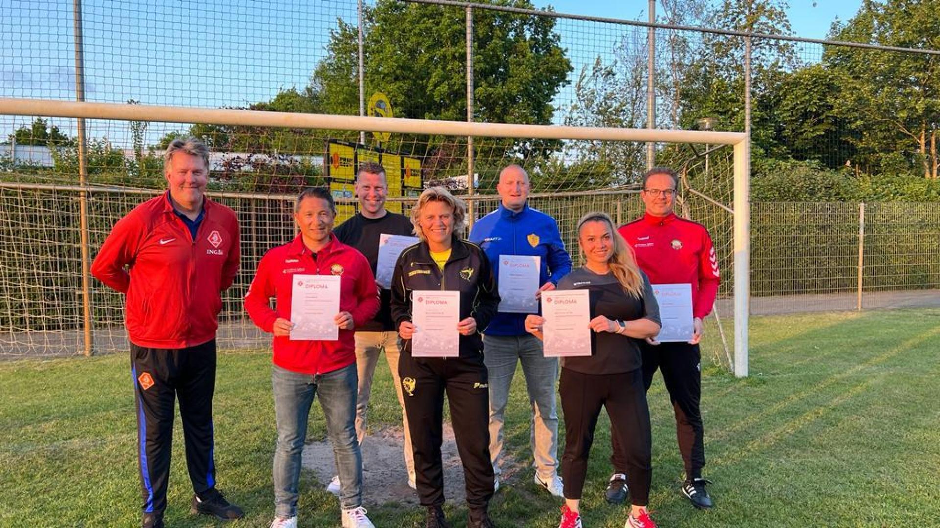 54 geslaagden opleiding voetbalkadercoach: meld je ook aan voor volgend ...