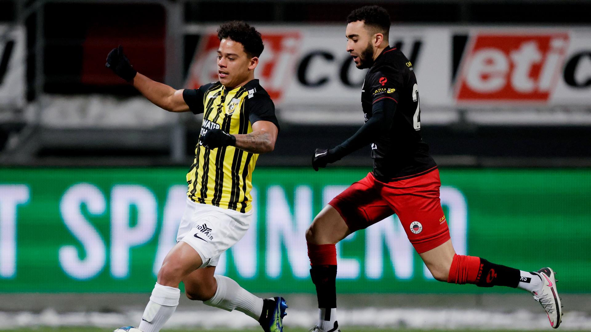 Vitesse-aanvaller Million Manhoef mist één duel | KNVB