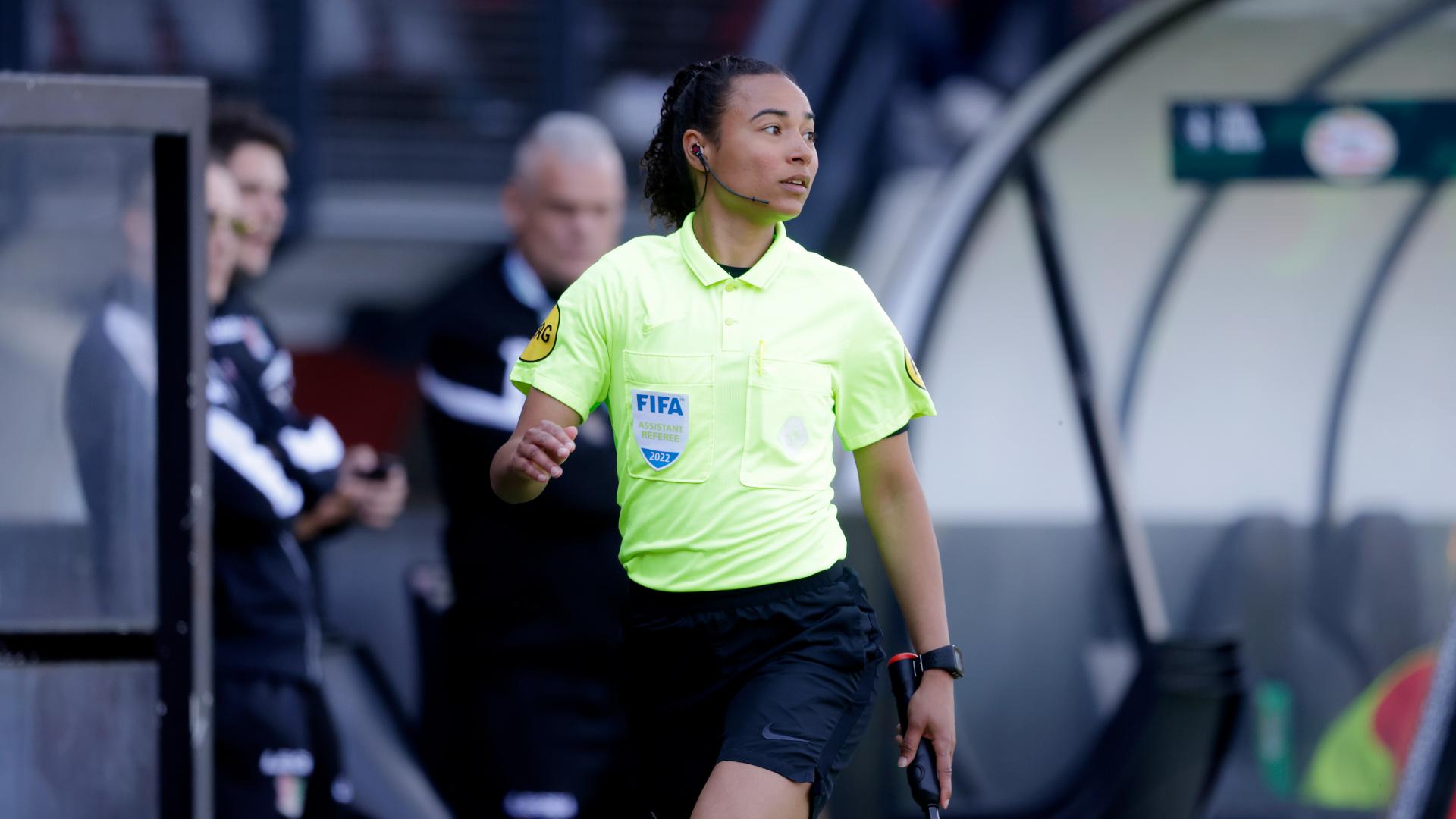 Franca Overtoom assistent bij Paris Saint-Germain - VfL Wolfsburg | KNVB