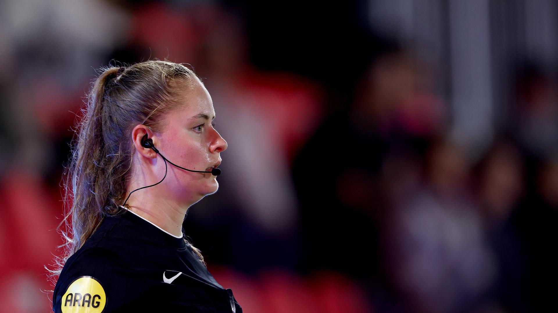 Isabelle van Gilst en Manon Plandsoen in actie bij EK-kwalificatie ...