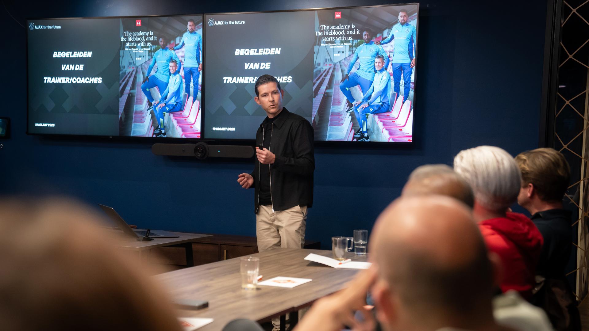 Succesvolle eerste HO-bijscholing: "Ik wil me blijven ontwikkelen” | KNVB