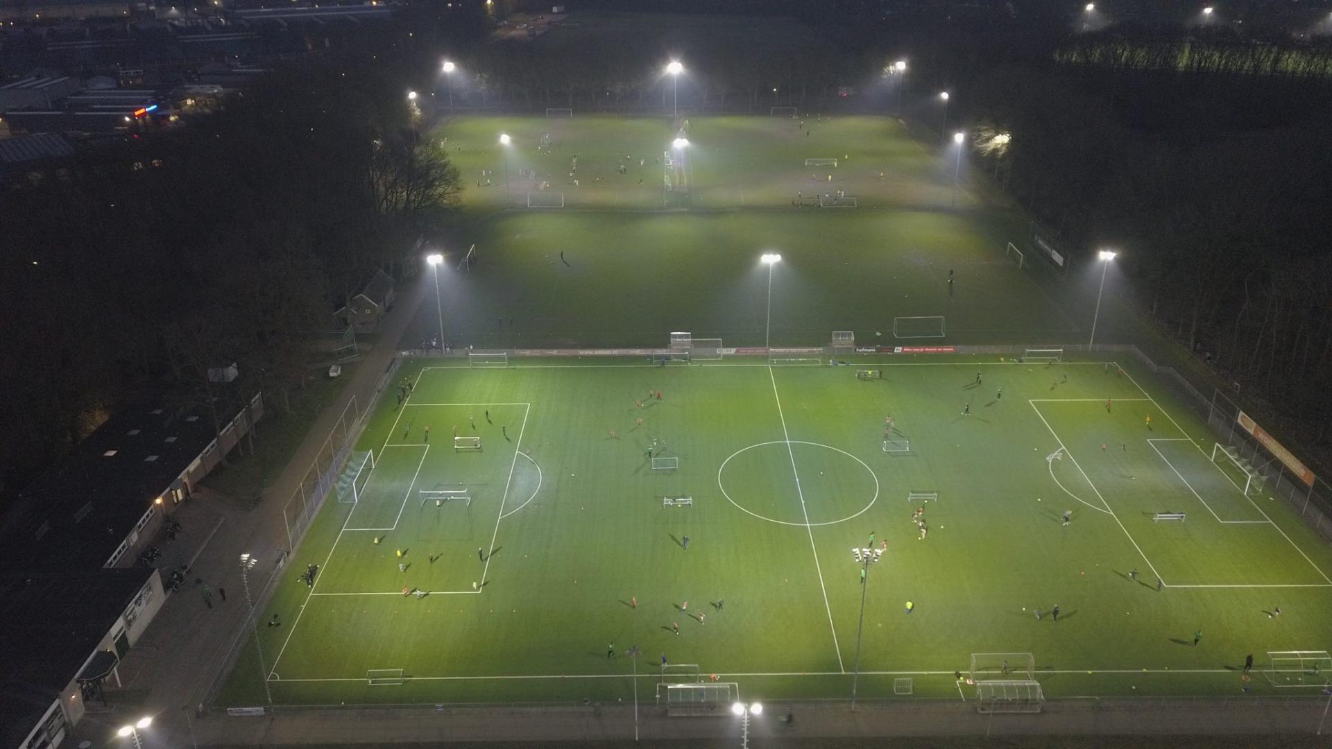 AWC kiest voor LED-veldverlichting: 'Nu duurzame stappen zetten' | KNVB