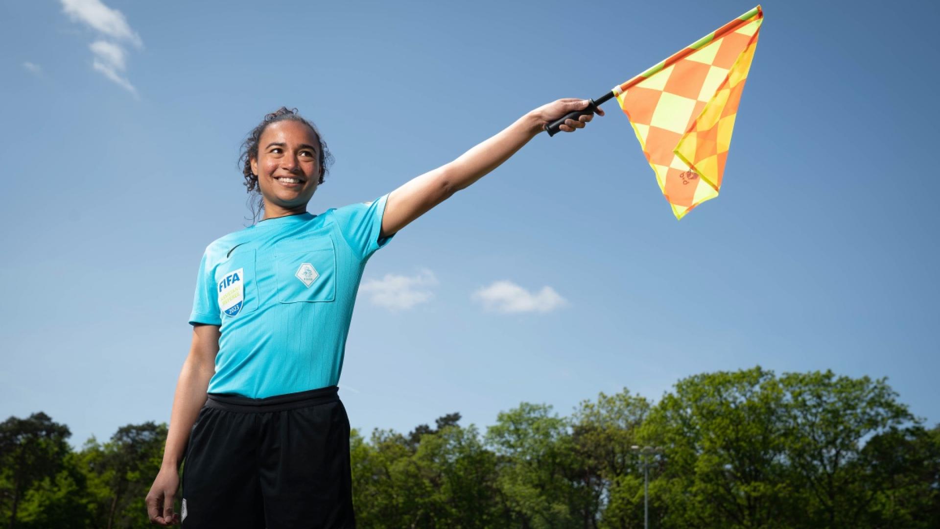 Overtoom assistent-scheidsrechter bij Paris FC - Chelsea | KNVB