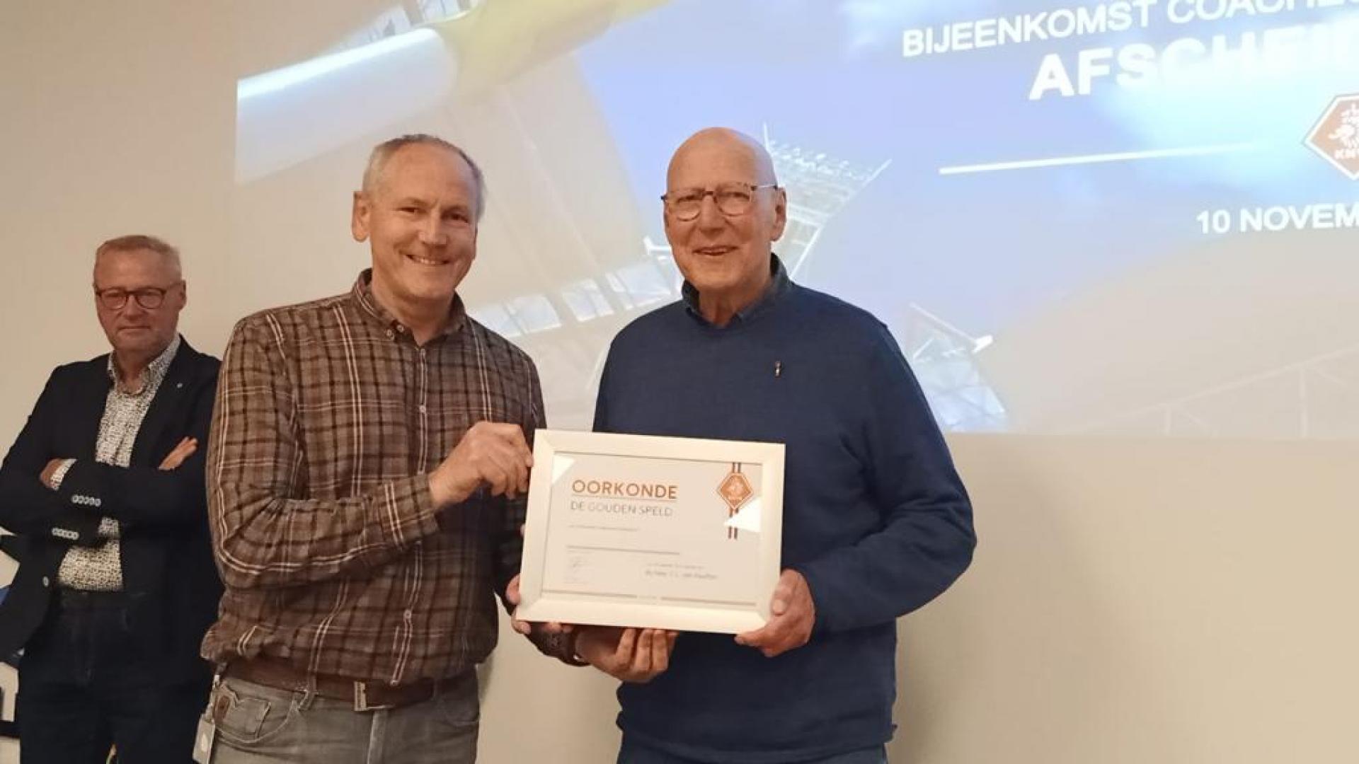 Oud-scheidsrechter Rien van Haaften overleden | KNVB