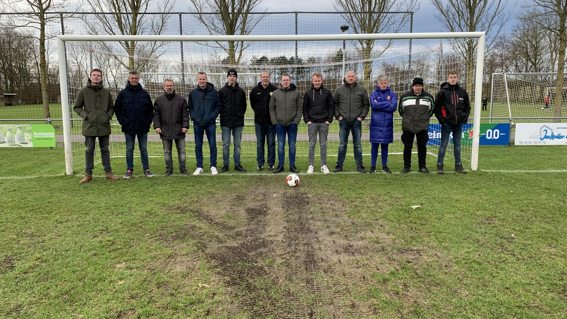 Speciale cursus op Ameland levert Geel Wit 10 scheidsrechters op | KNVB