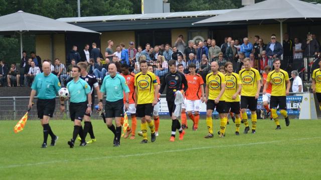 Opleider Cees Vullings: 'Als assistent-scheidsrechter ben je onderdeel ...