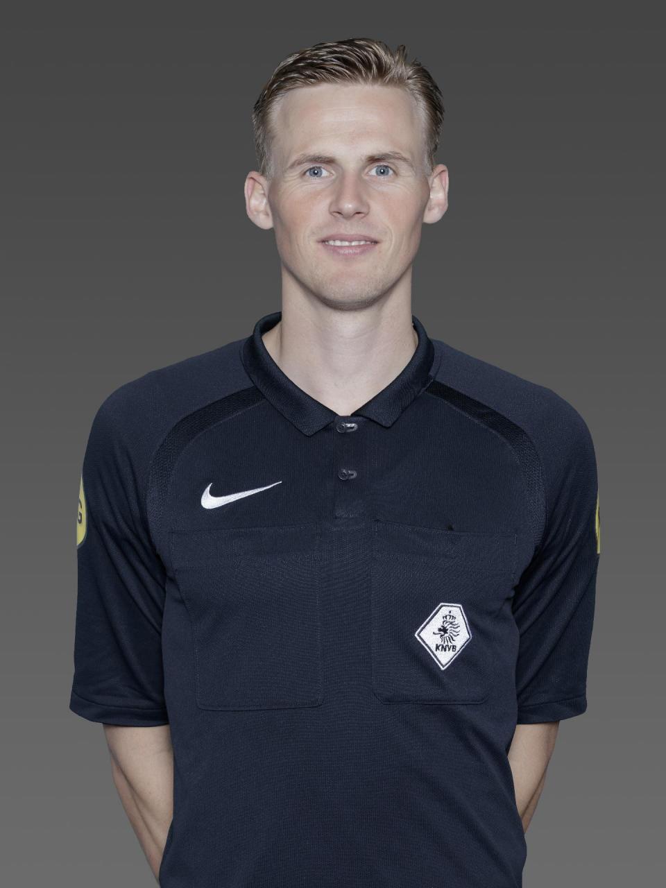 Arbiter Van der Eijk debuteert in Eredivisie | KNVB