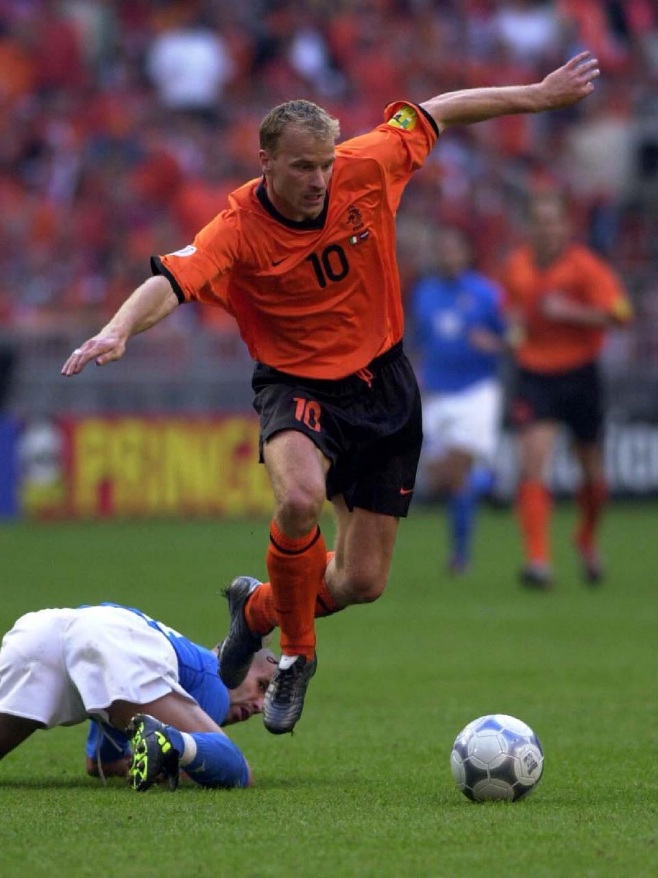 Dennis Bergkamp, grossier in onverwachte kunstwerken | KNVB