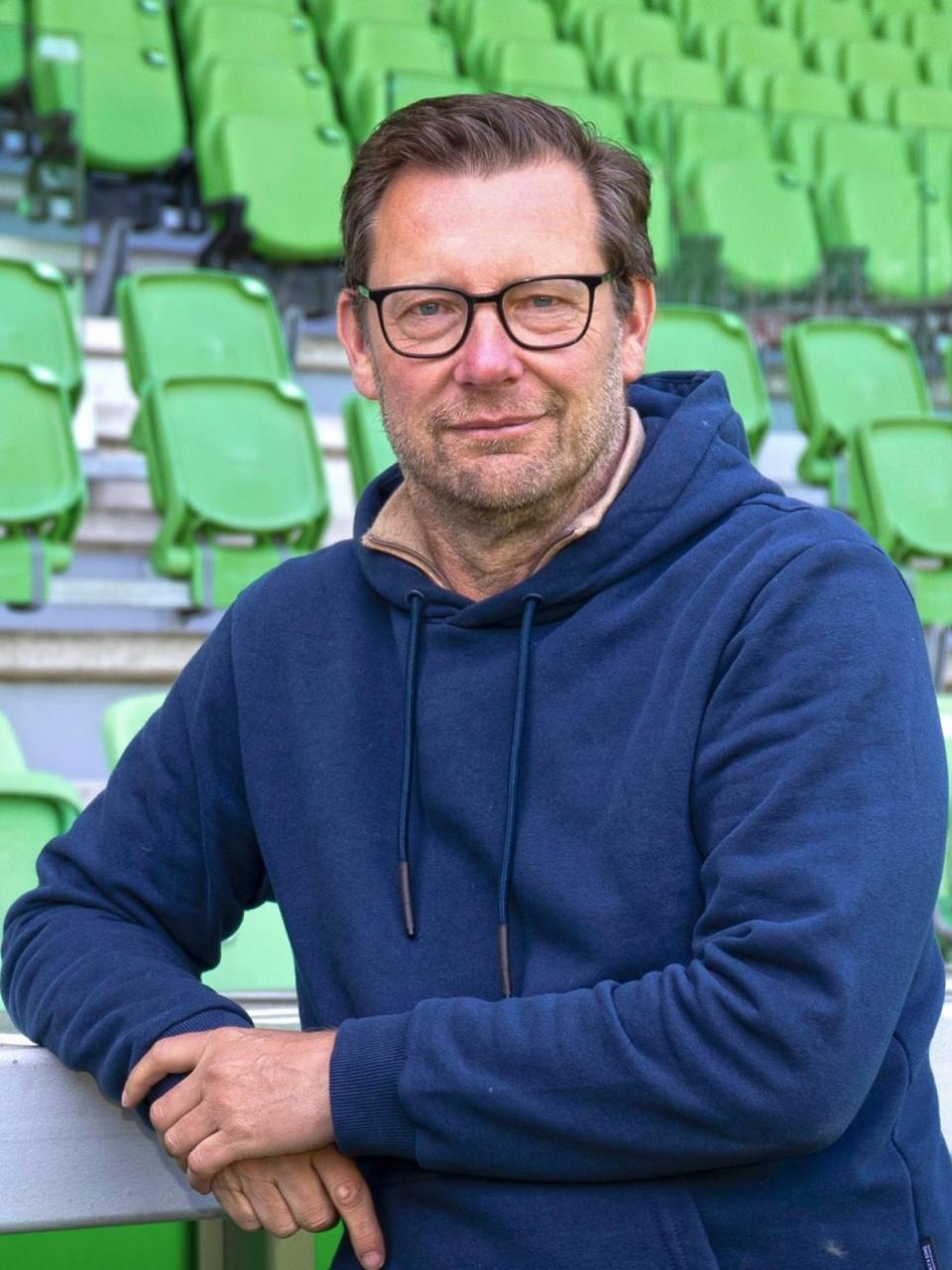 Themabijeenkomst: ‘Kansen en bedreigingen van een 1-4-2-2-2 formatie t ...