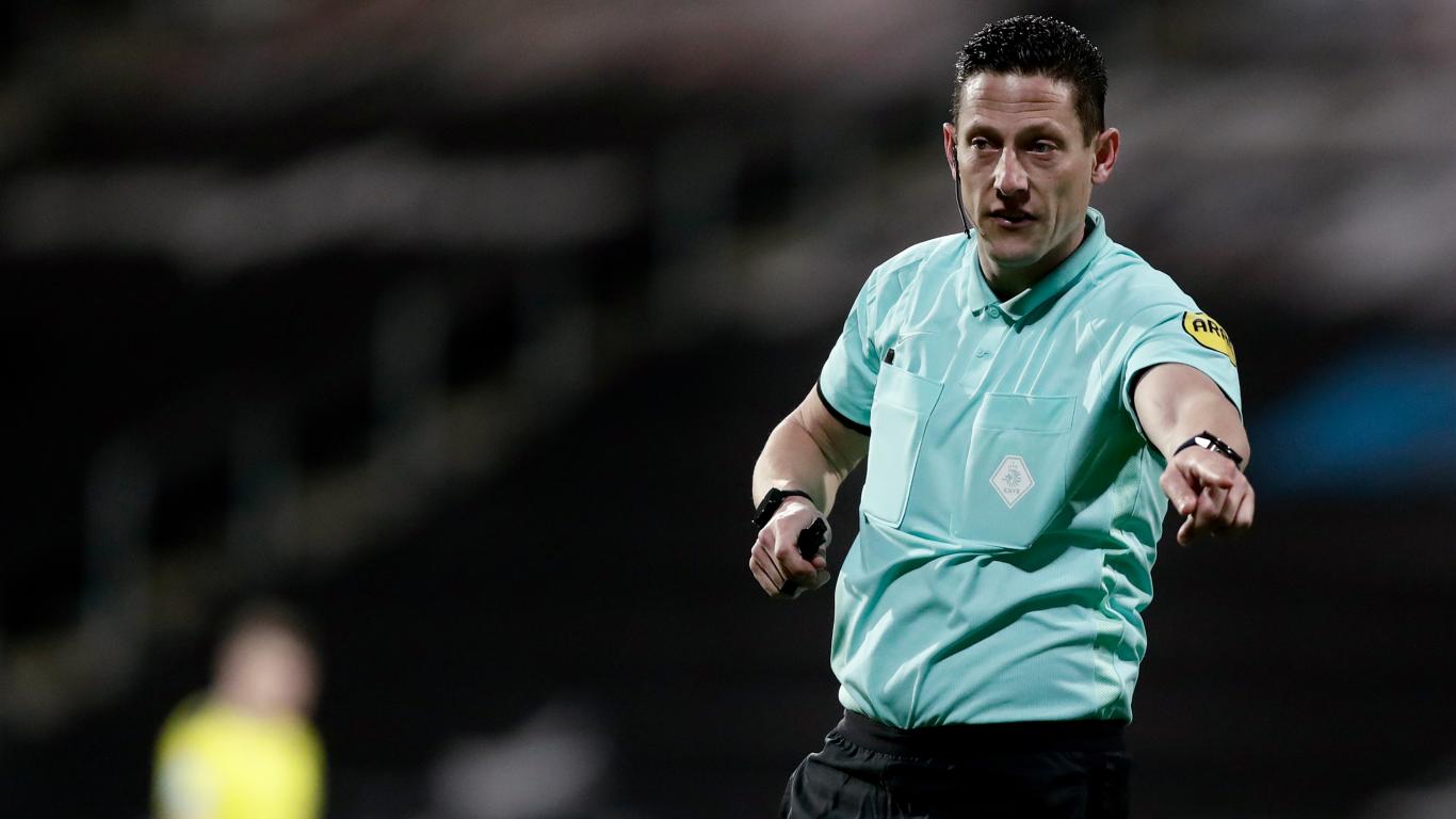 Manschot heeft de leiding over topper in de tweede ronde: PSV - FC Twente