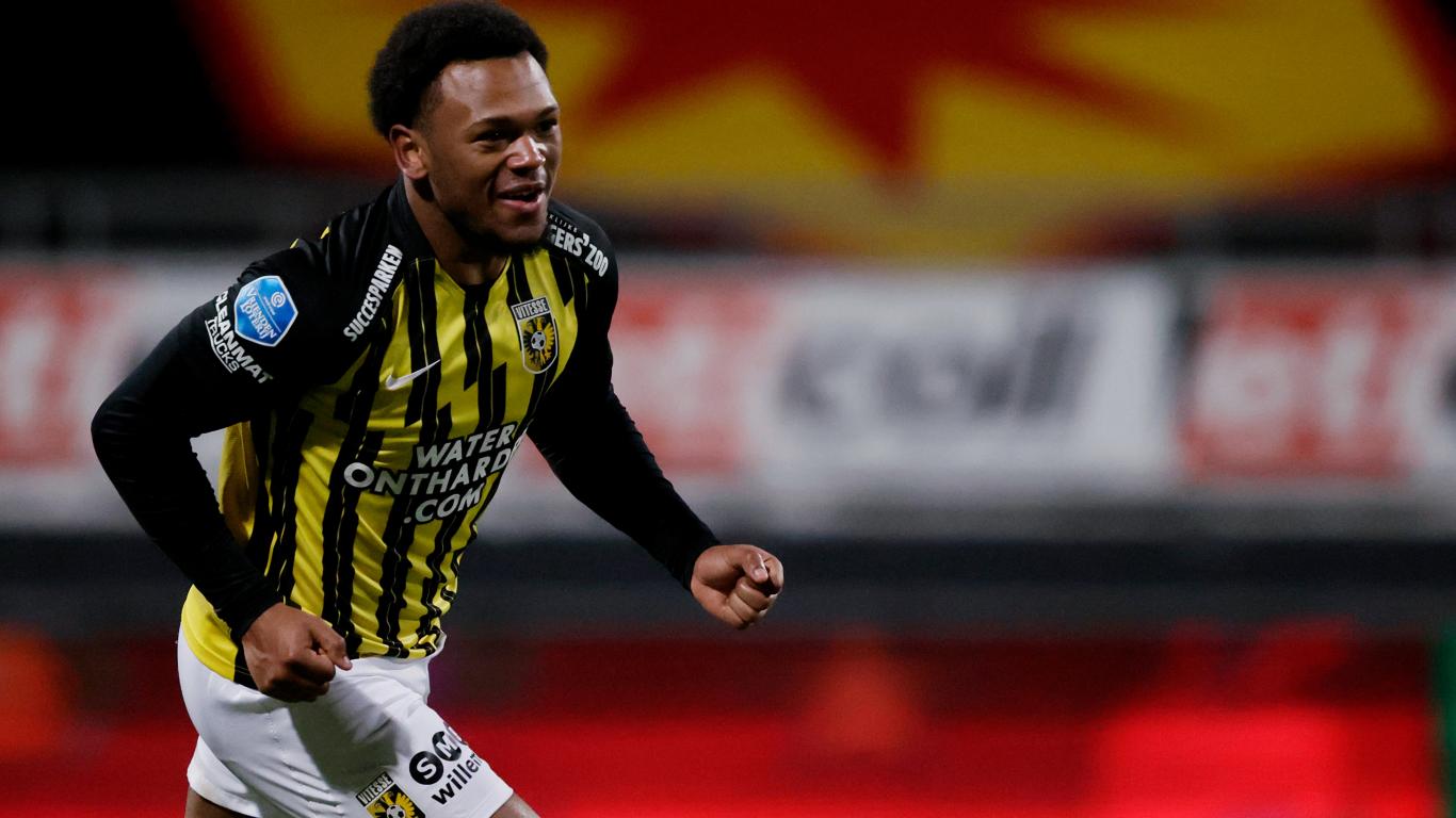 Openda schiet Vitesse in blessuretijd naar halve finale TOTO KNVB Beker