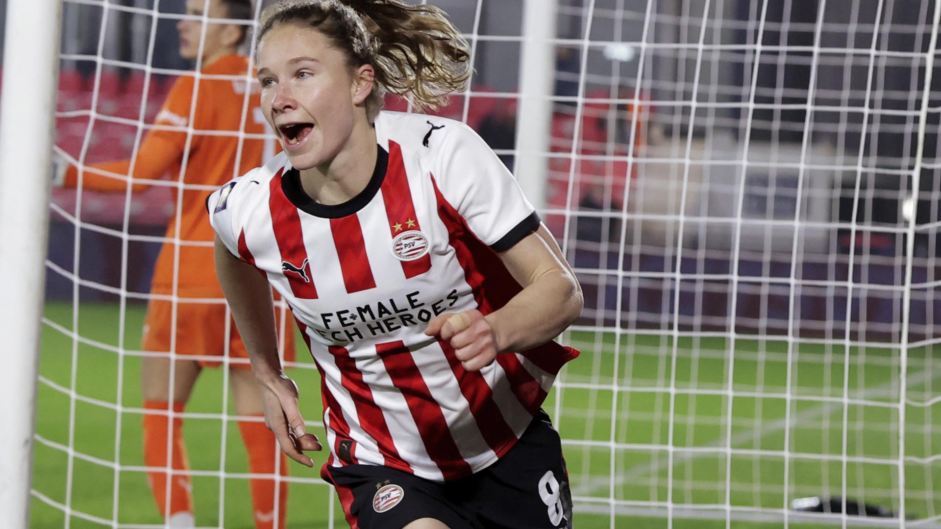 AZ stoot Feyenoord uit de beker; PSV, FC Twente en HERA United ook door ...