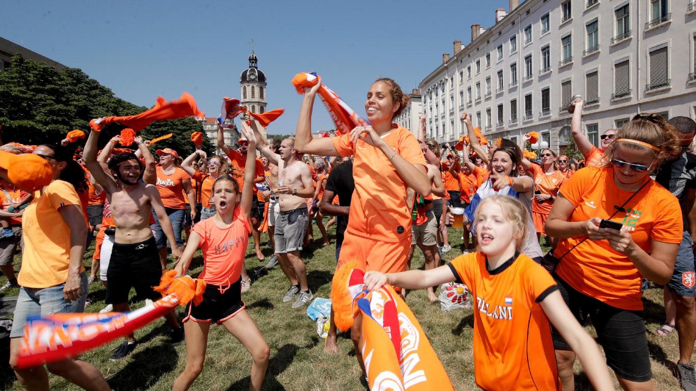 Oranjefans, Van Dijk en Leeuwinnen genomineerd voor prestigieuze FIFA ...