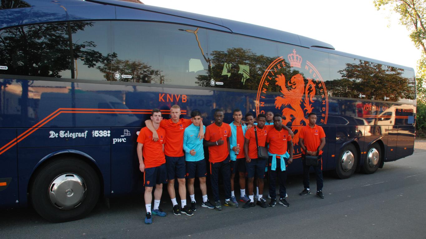 Blog O17: Met de bus van Oranje | OnsOranje