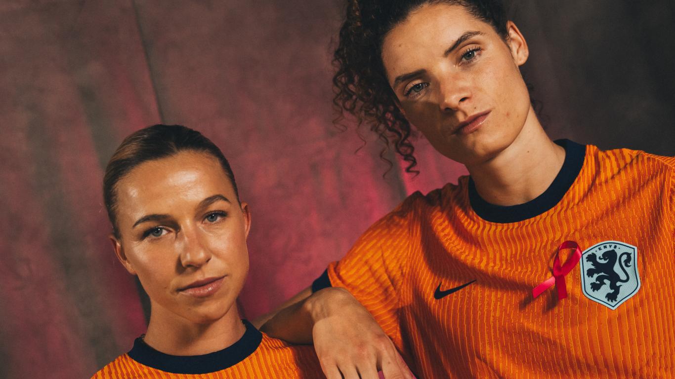 Oranje voor Pink: Nederlands elftal vraagt aandacht voor Borstkankermaand | OnsOranje