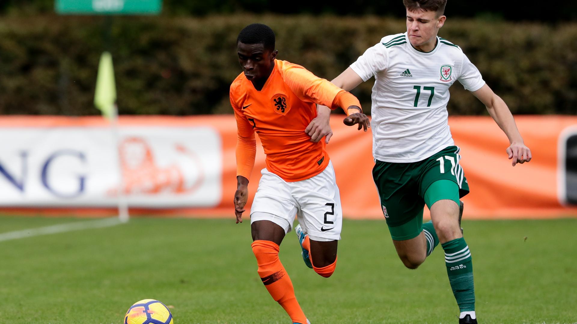 Onder 17 toont veerkracht en ontsnapt tegen Wales: 2-1 | OnsOranje