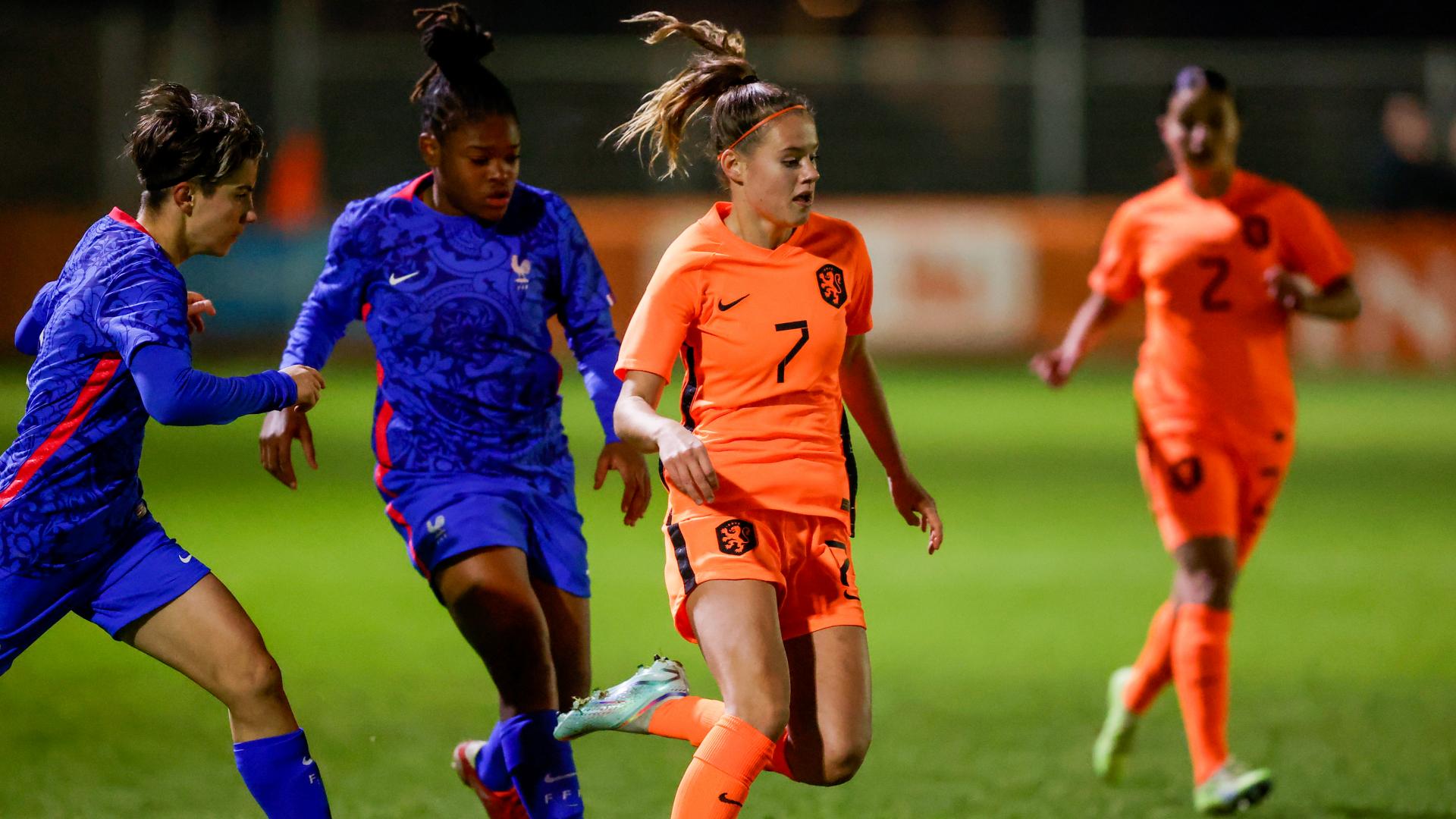 Onder 17 en Frankrijk spelen gelijk in doelpuntrijke oefeninterland ...