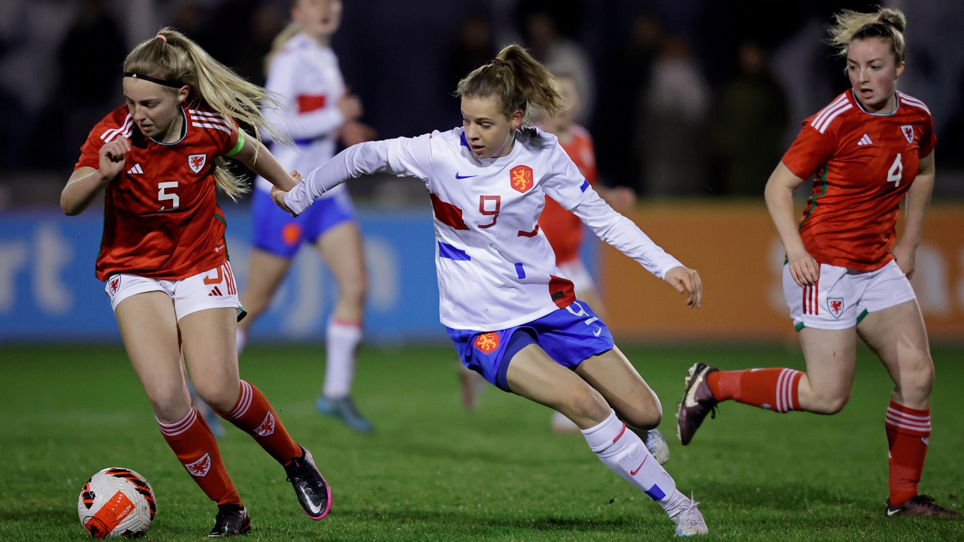 Onder 17 klopt Wales op avond van 'local hero' Oude Elberink | OnsOranje