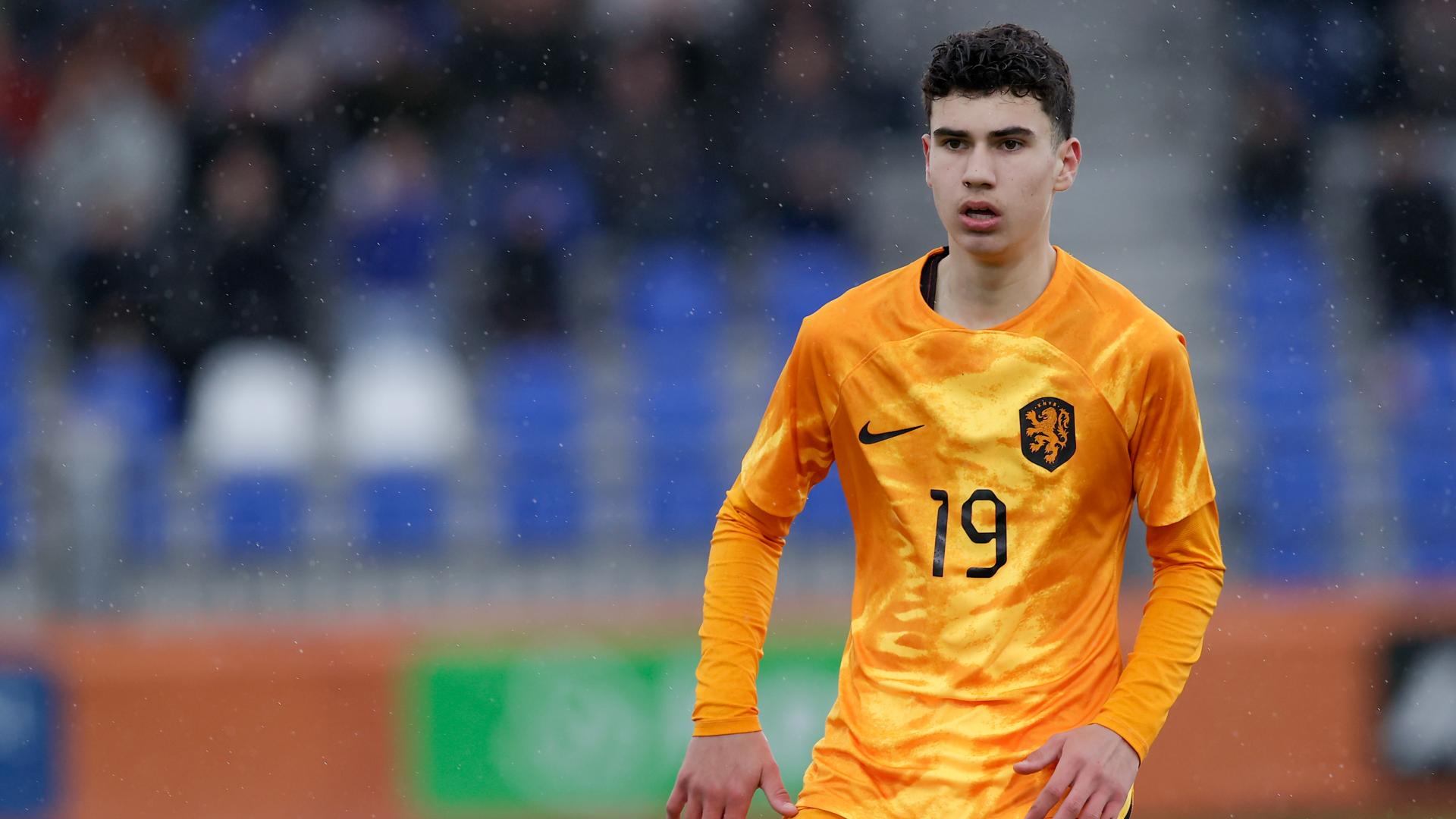 Van der Veen neemt 31 namen op in voorlopige selectie | OnsOranje