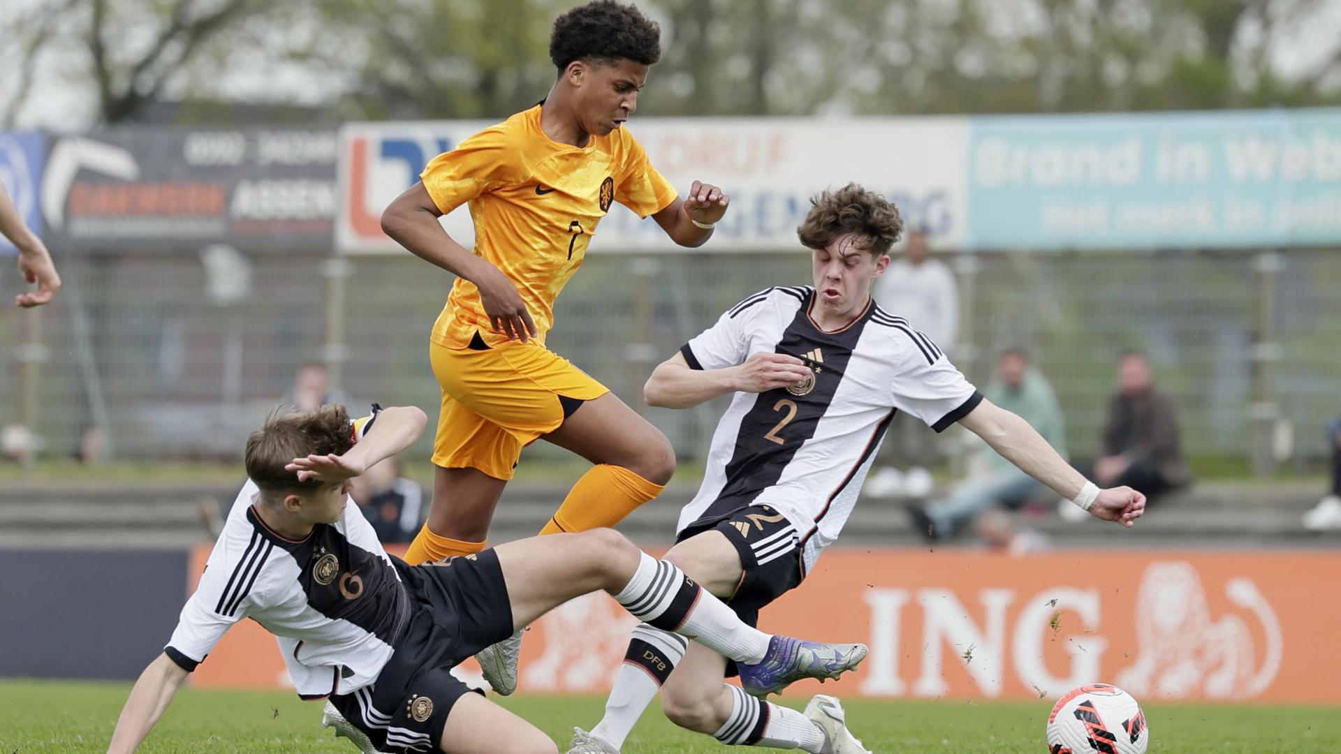 Onder 16 (m) met 23 spelers naar Portugal | OnsOranje