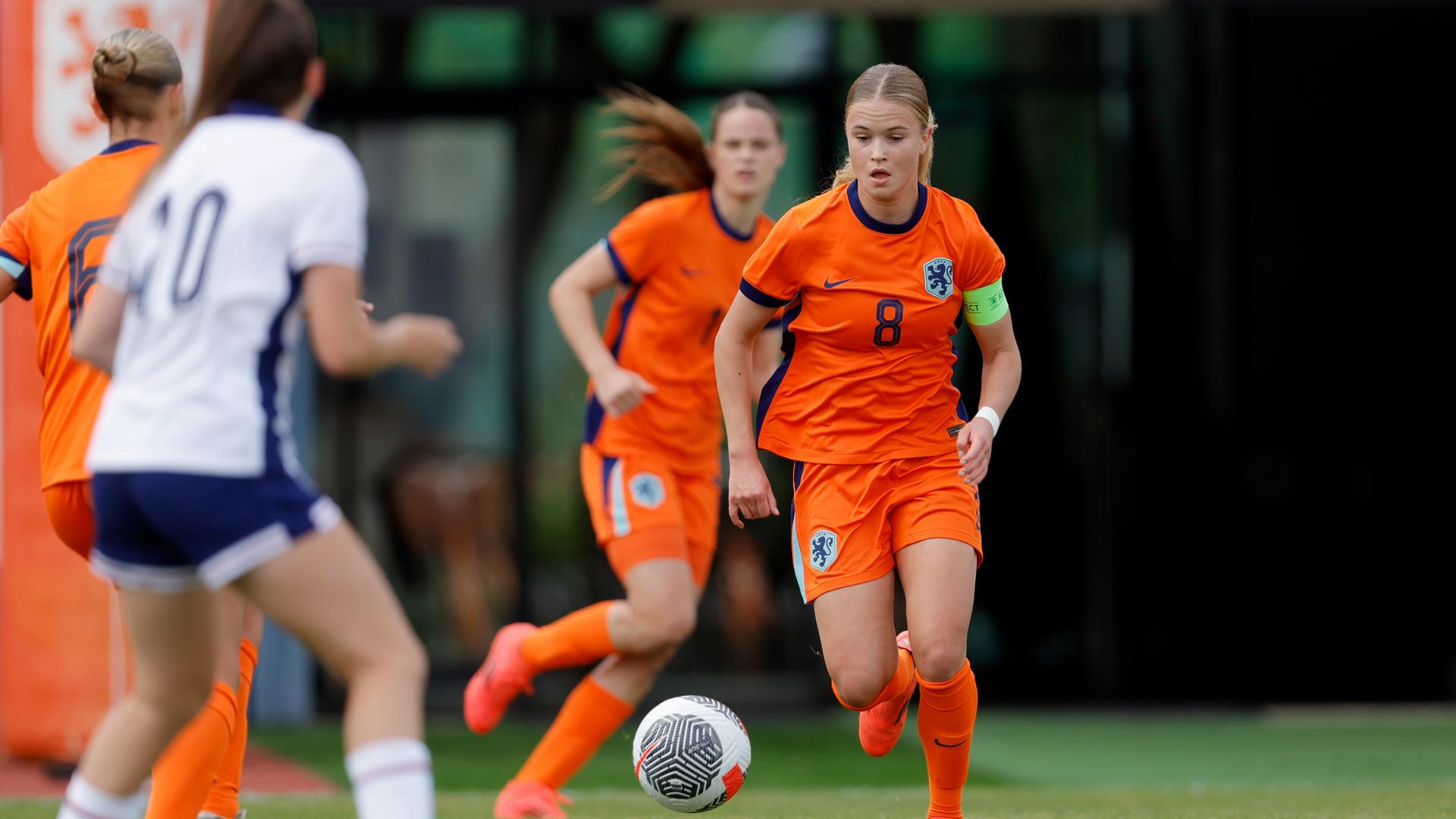 Oranje onder 19 (v) toont twee gezichten in oefenduel met Engeland ...