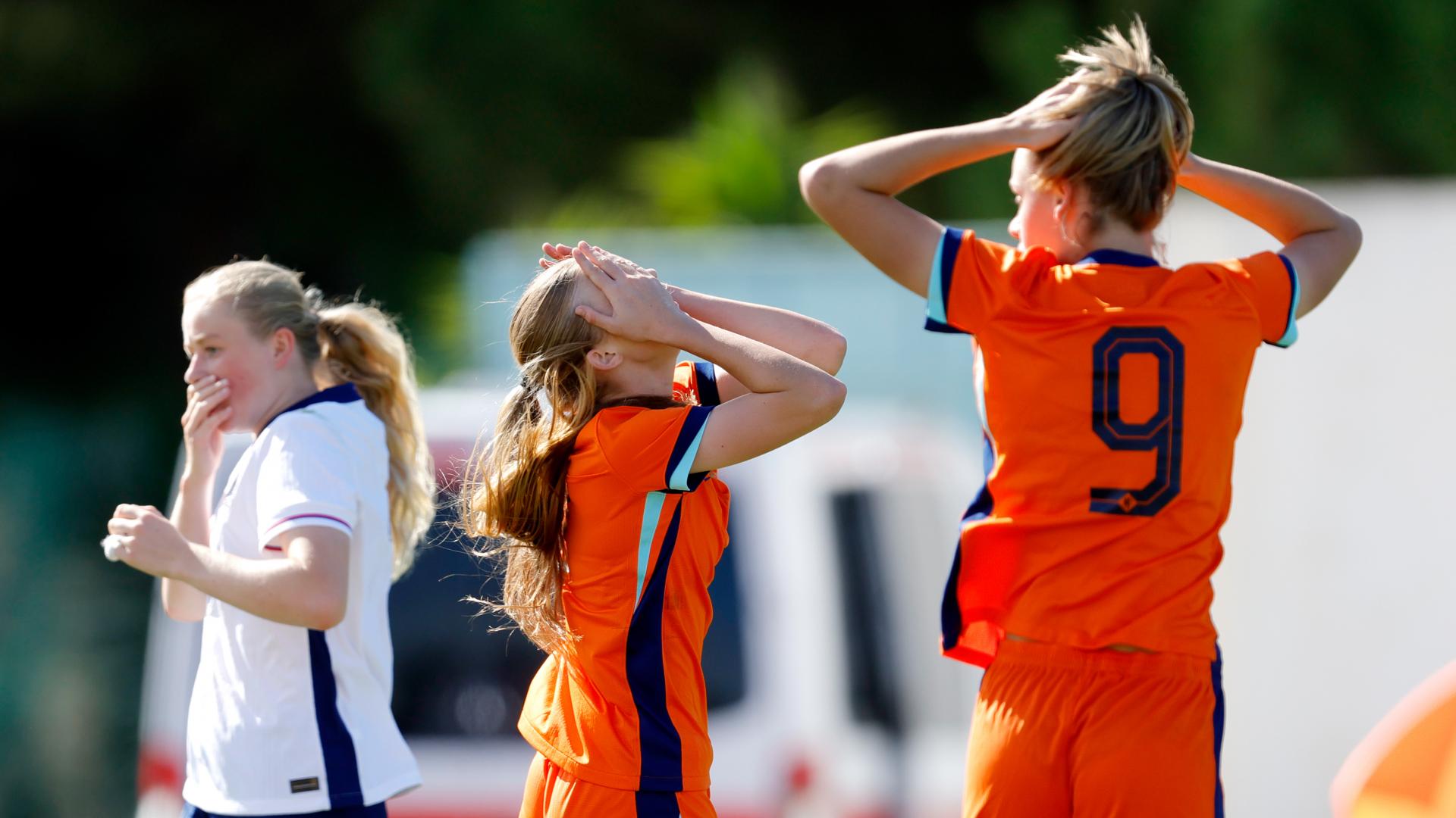 Oranje onder 19 (v) toont twee gezichten in oefenduel met Engeland ...