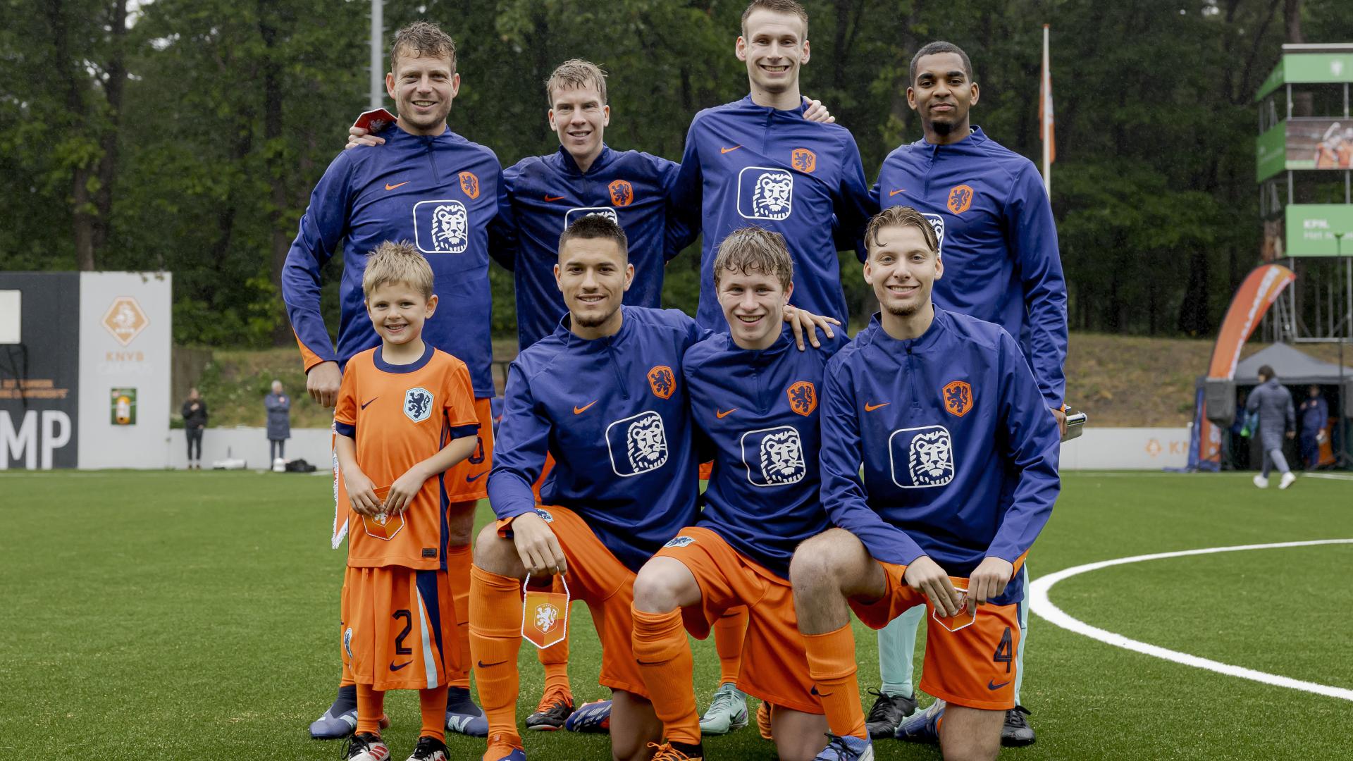 CP-team (m) drukt tegen Engeland klassenverschil na rust in goals uit | OnsOranje