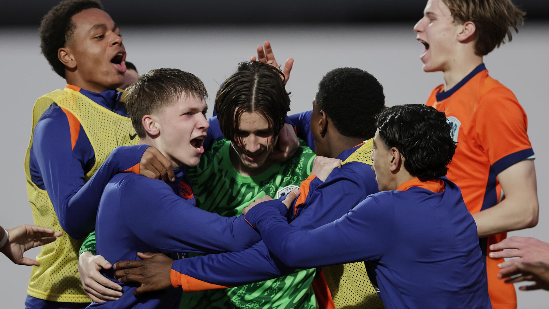 Duitsland in slotminuut toch naast Onder 16 (m) in spektakelstuk; 4-4 ...