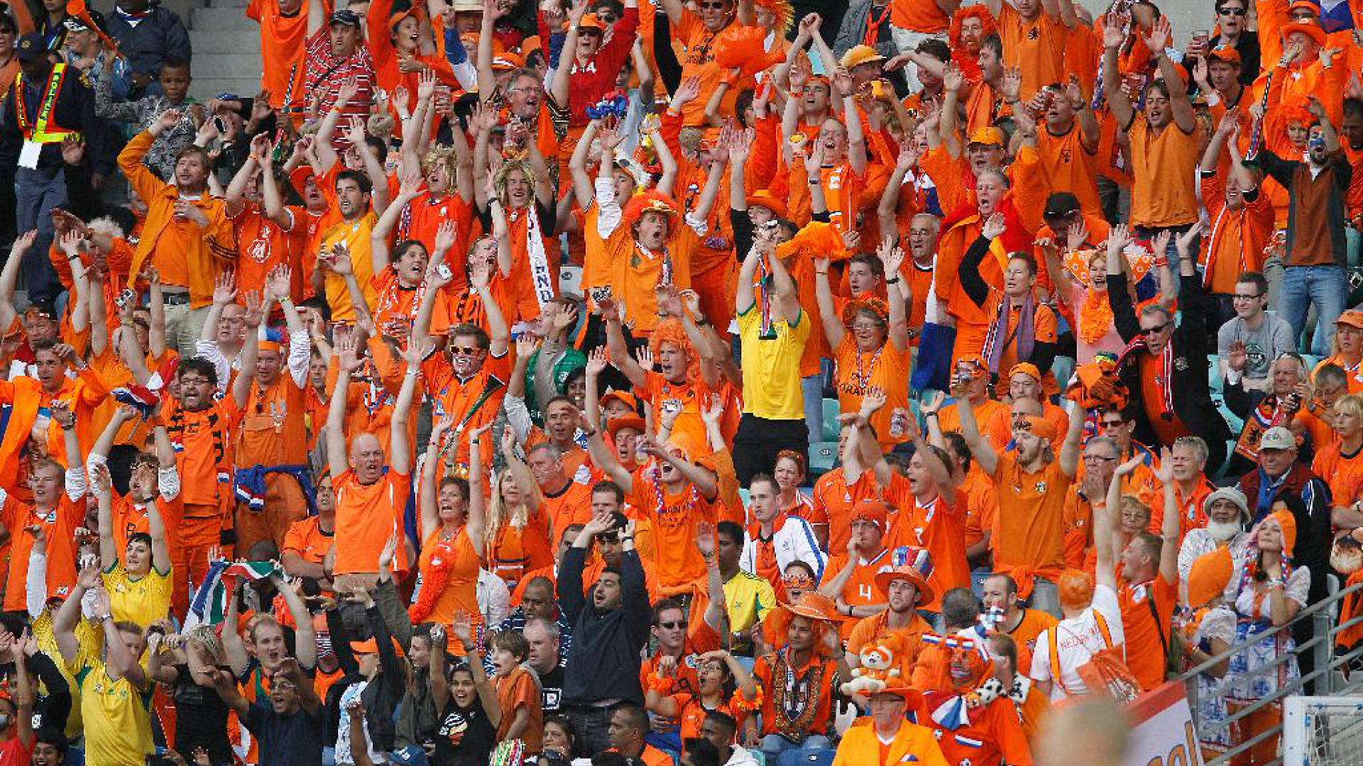 Oranjefans vieren finale uitbundig | OnsOranje